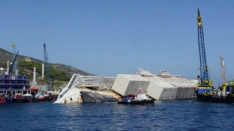 Hallan restos de la última víctima desaparecida de Costa Concordia