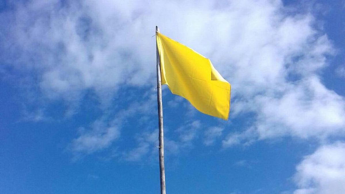 Colocan bandera amarilla en playa La Barqueta en Chiriquí por fuerte oleaje