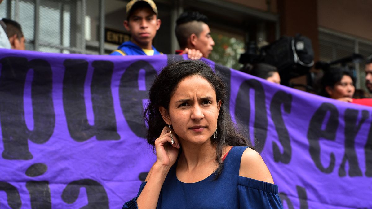 Hija De Ambientalista Hondureña Berta Cáceres Va Tras Autores