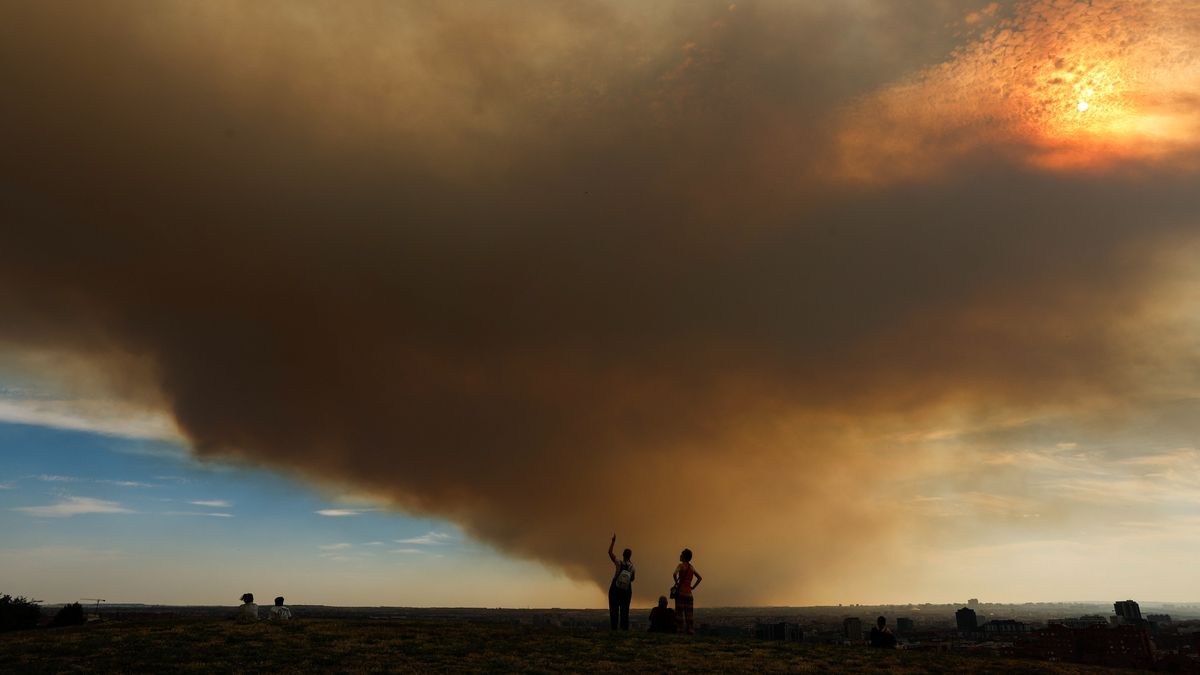 Incendio en España cubre la ciudad de Madrid con humo y cenizas