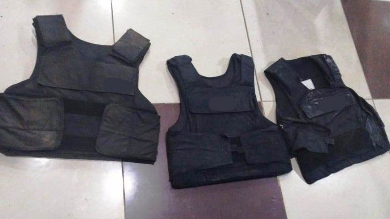 Chalecos antibalas, drogas y armas decomisan en allanamientos en San Miguelito