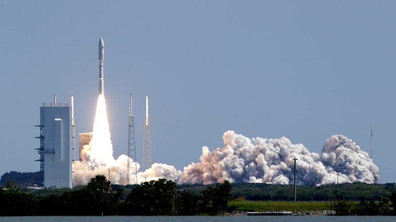 Cohete Atlas lanza satélite al espacio
