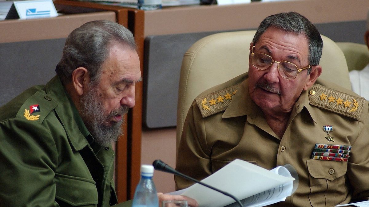 Documentos de la CIA revelan dos intentos para asesinar a Fidel y Raúl ...
