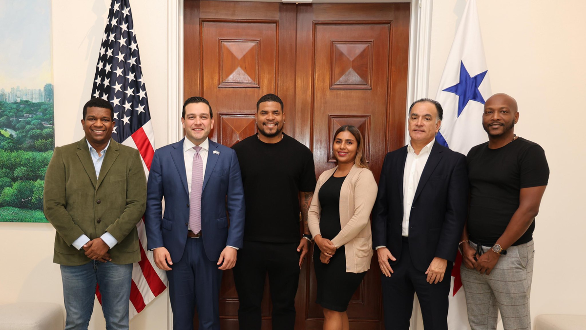 Embajador de Estados Unidos se reúne con Román Torres para hablar de su ...