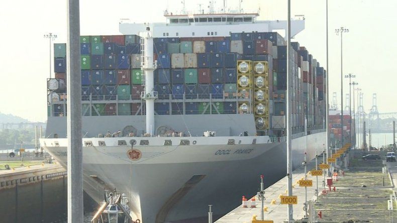 Buque OOCL France rompe récord de tamaño y capacidad al transitar por ...