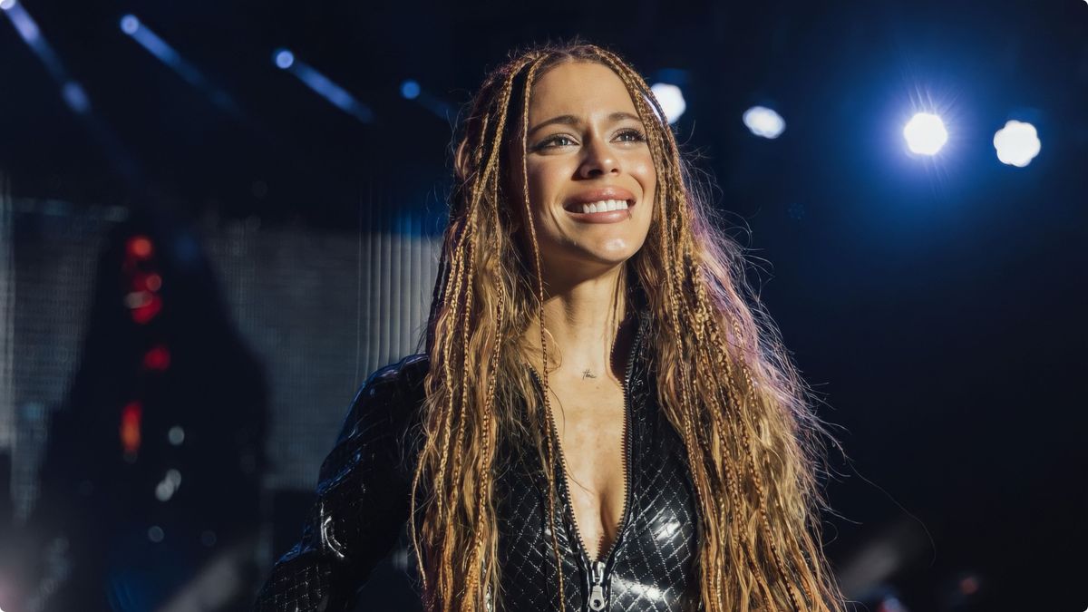 Tini realiza confesiones en medio de un concierto