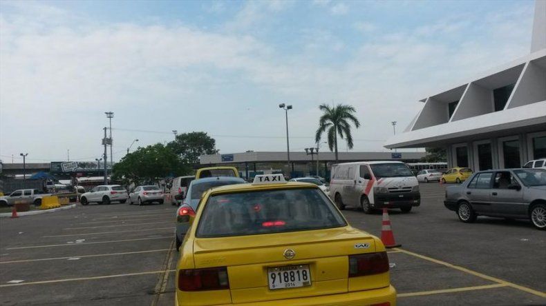 Gran cantidad de usuarios hacen fila para afiliarse al sistema PanaPass