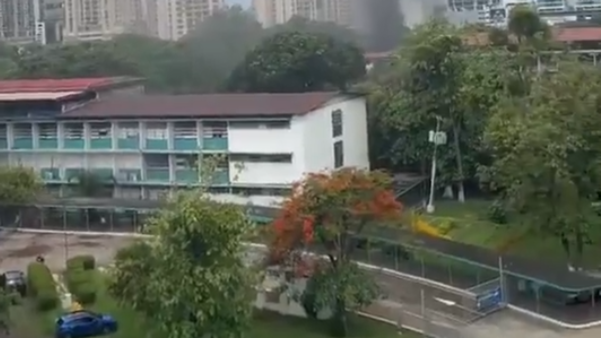 ¡Última hora! Incendio detrás de la Escuela Profesional Isabel Herrera ...