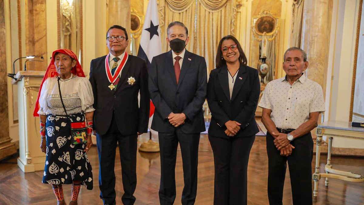Presidente Laurentino Cortizo otorga condecoración de la orden ...