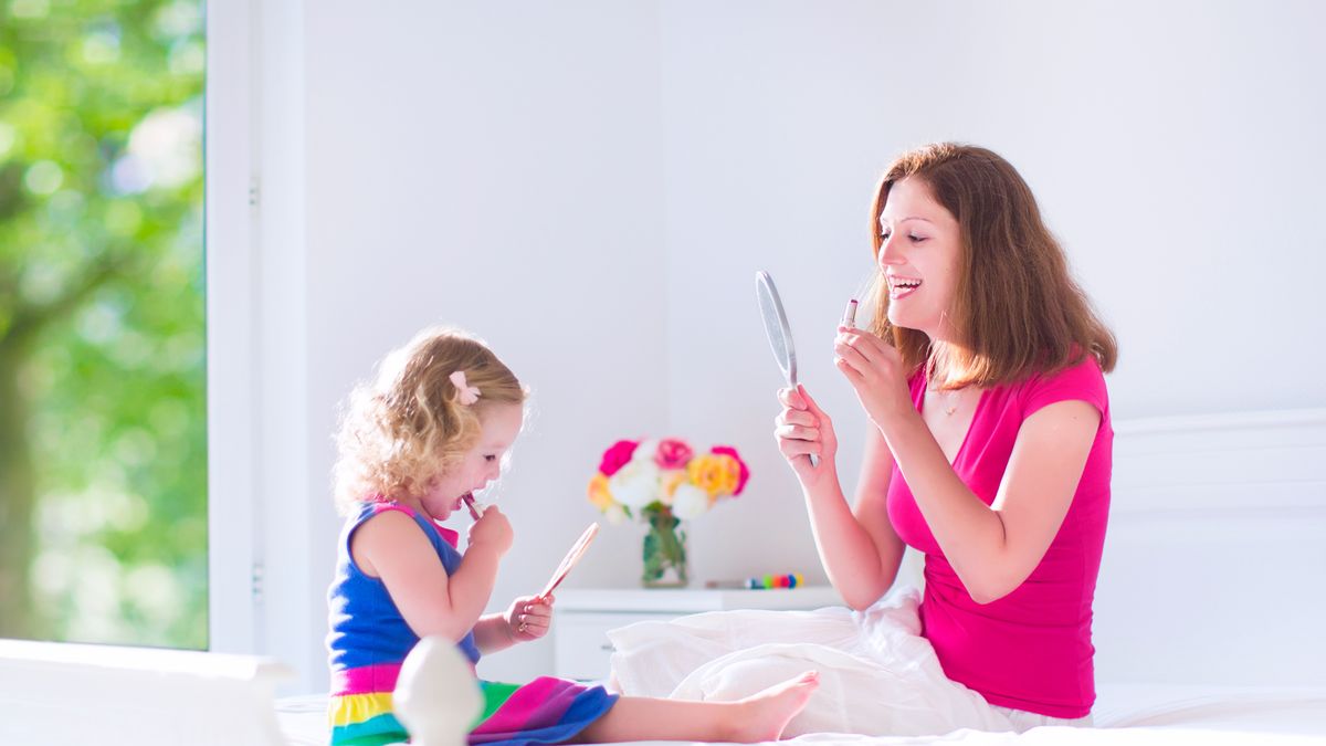 El gusto por el maquillaje en las niñas pequeñas: ¿Cómo manejarlo y ...