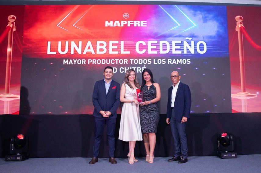 MAPFRE Panamá premia a sus mayores productores de seguros del año 2022