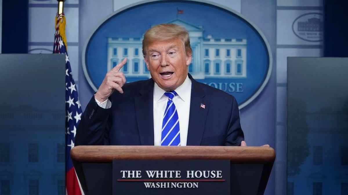 Fabricante de desinfectante Lysol y médicos rechazan el remedio de Trump