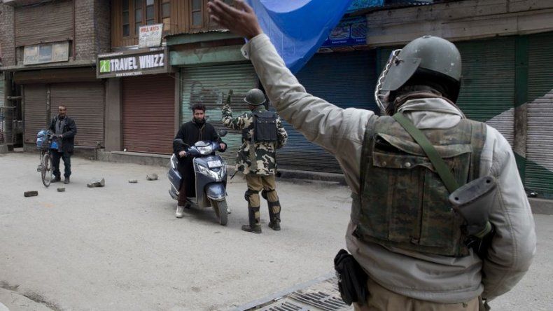 Pese a entrega de piloto, India y Pakistán pelean de nuevo