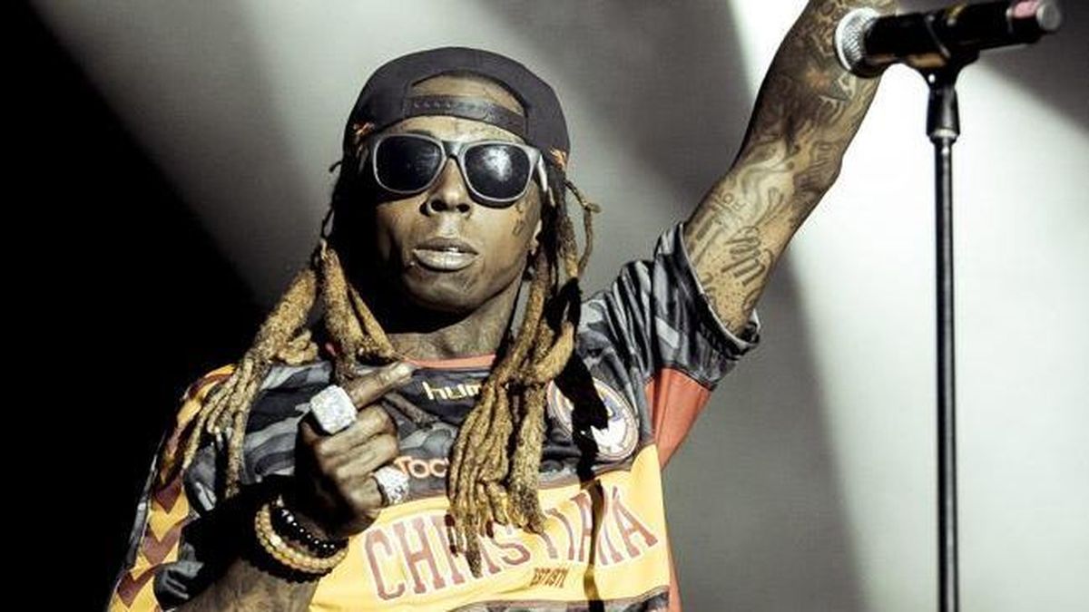 Lil Wayne comienza la navidad con un registro del FBI en su jet privado