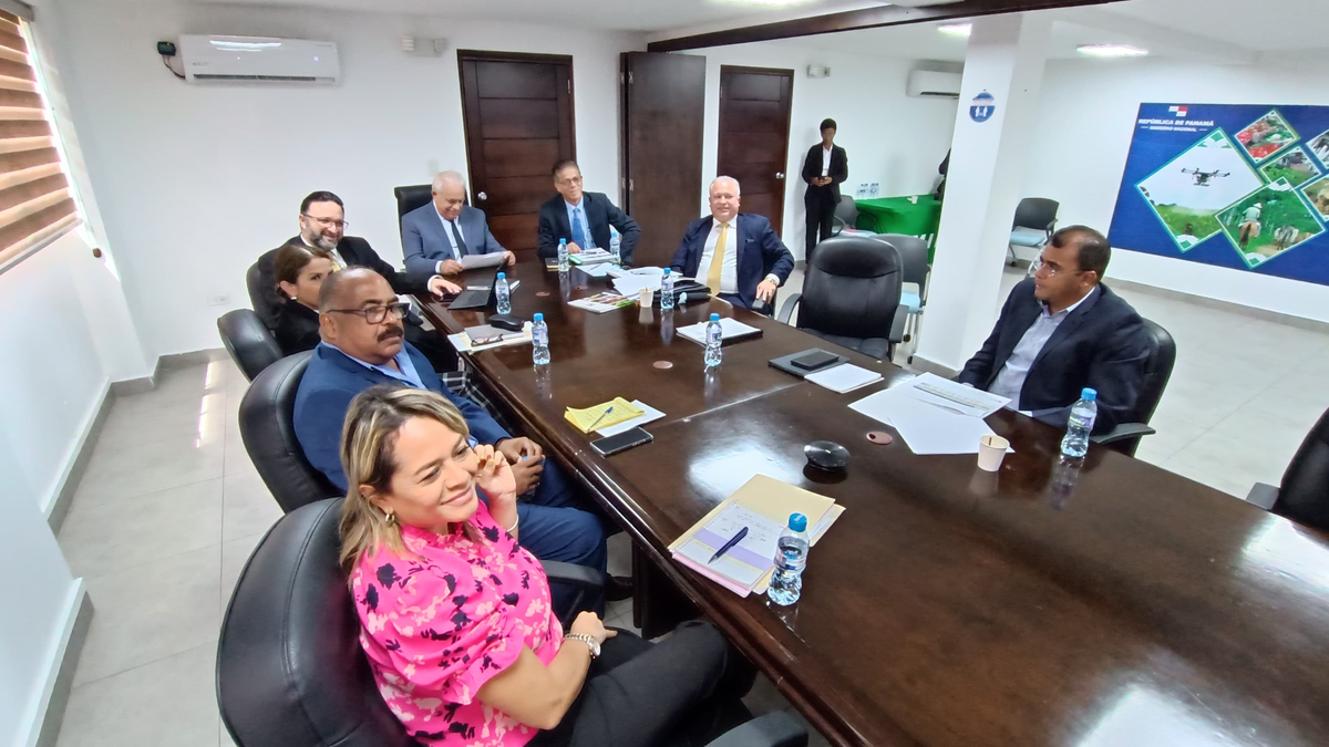 Ministro Roberto Linares reafirma pagos a los productores y anuncia ...