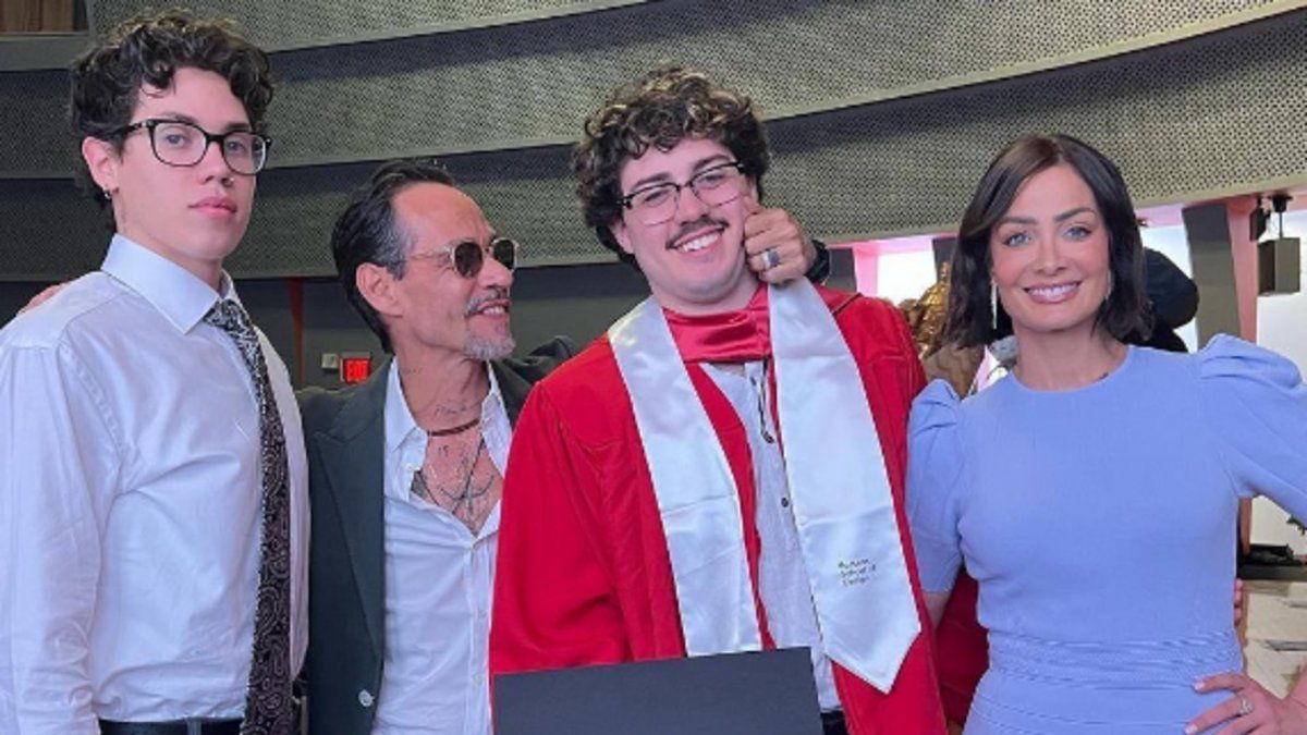 Marc Anthony celebra junto a su ex la graduación de su hijo Marc Anthony celebra junto a su ex la graduación de su hijo
