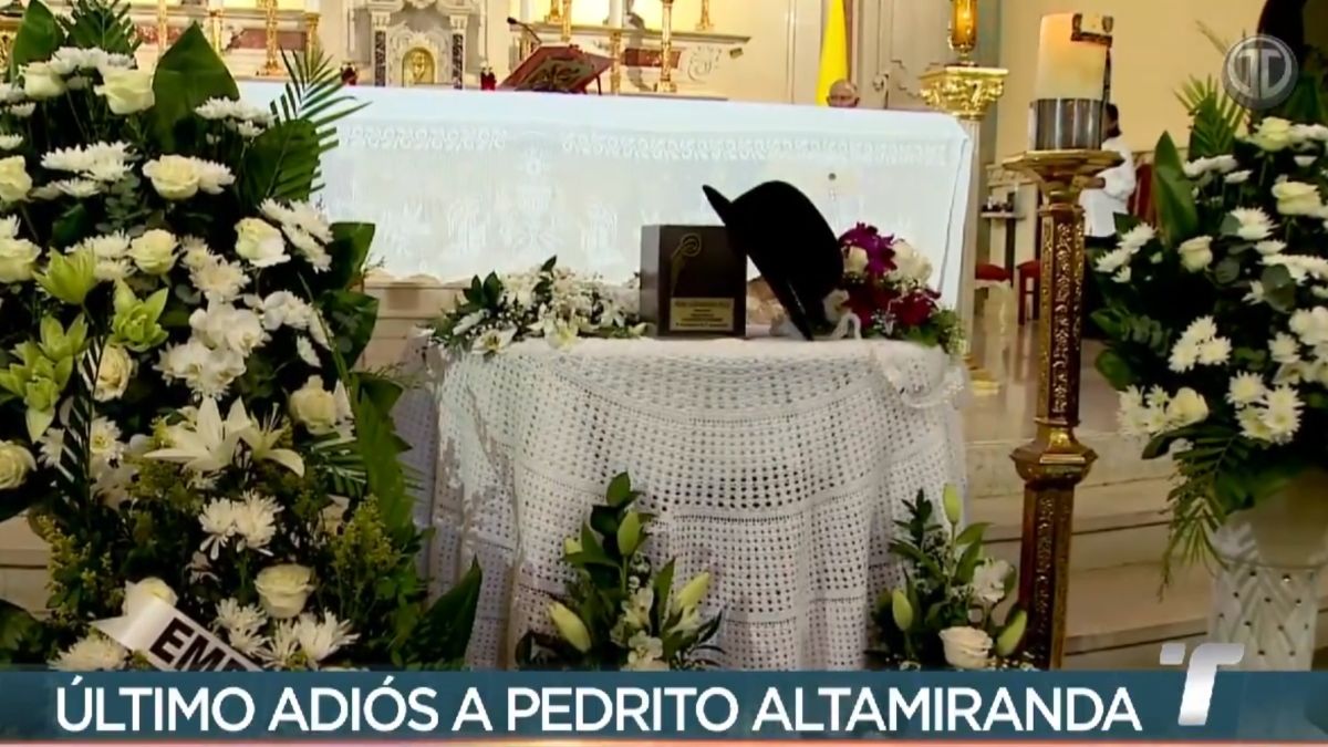 Familiares y amigos dan el último adiós a Pedrito Altamiranda