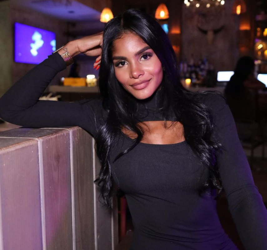 Nicole Pinto deslumbra en evento de moda con su increíble figura