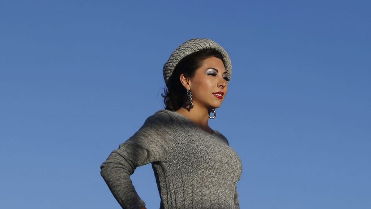 Modelos indígenas exhiben ropa artesanal andina en Bolivia