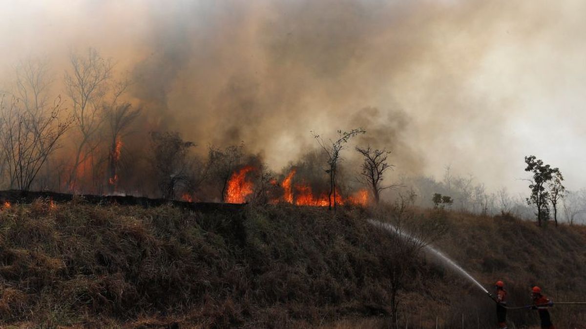 Humo de incendios afecta a pobladores en Bolivia