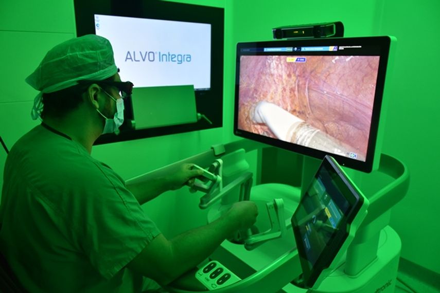 CSS realiza primeras cirugías con robot Hugo RAS en Ciudad de la Salud