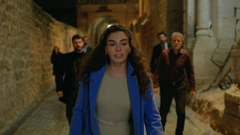 Reyyan se despide de la familia Sadoglu