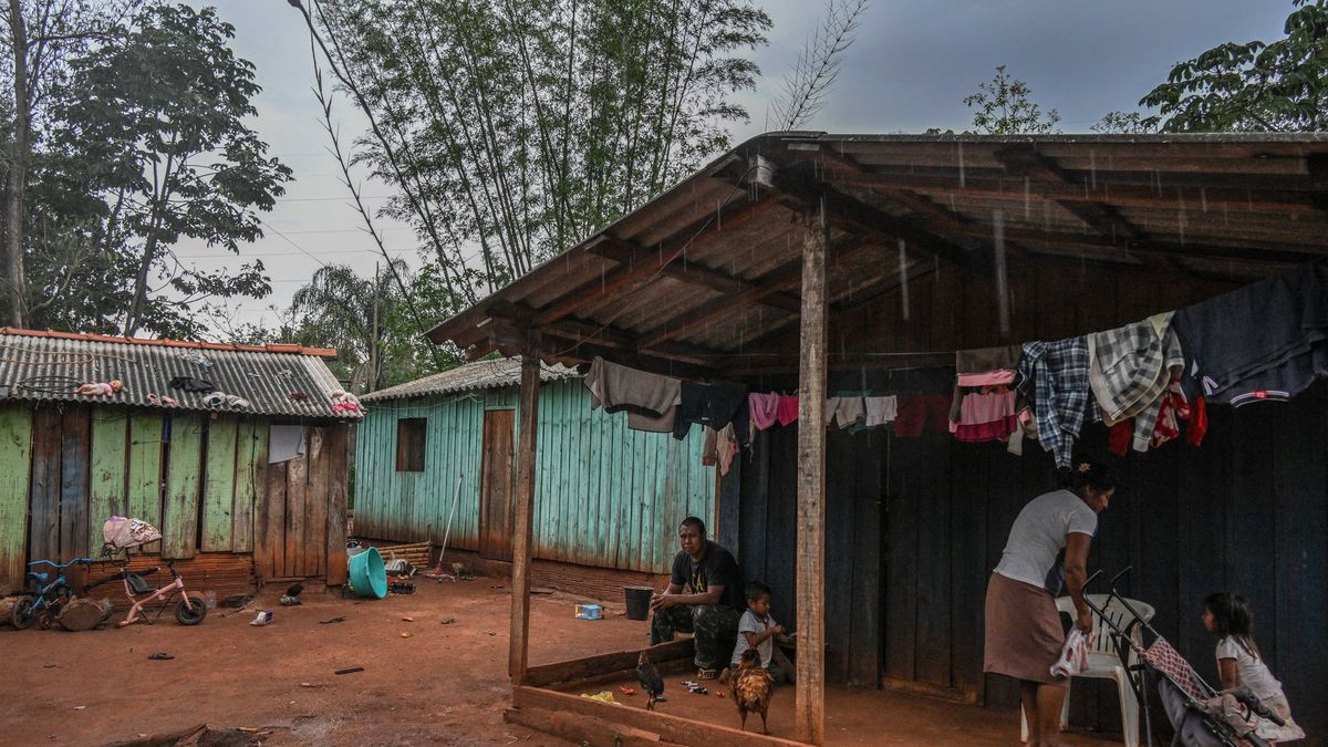 Siglos de historia y un callejón sin salida para pueblo guaraní en Brasil