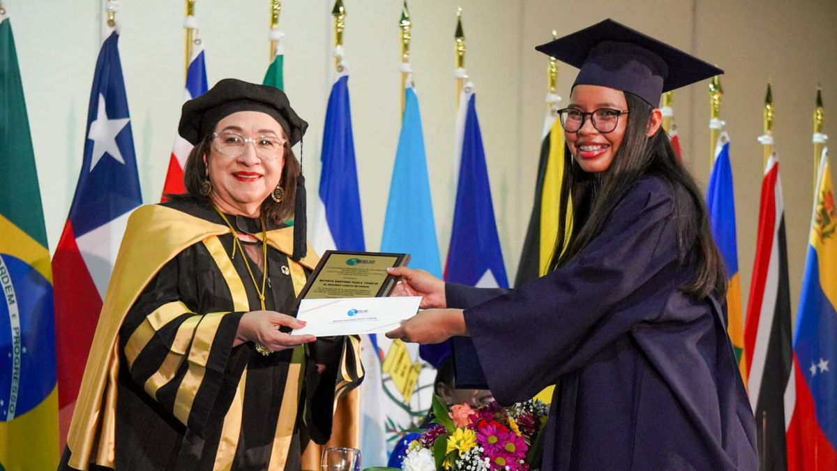 UDELAS gradúa nuevos profesionales de la salud en la promoción 2024-2025