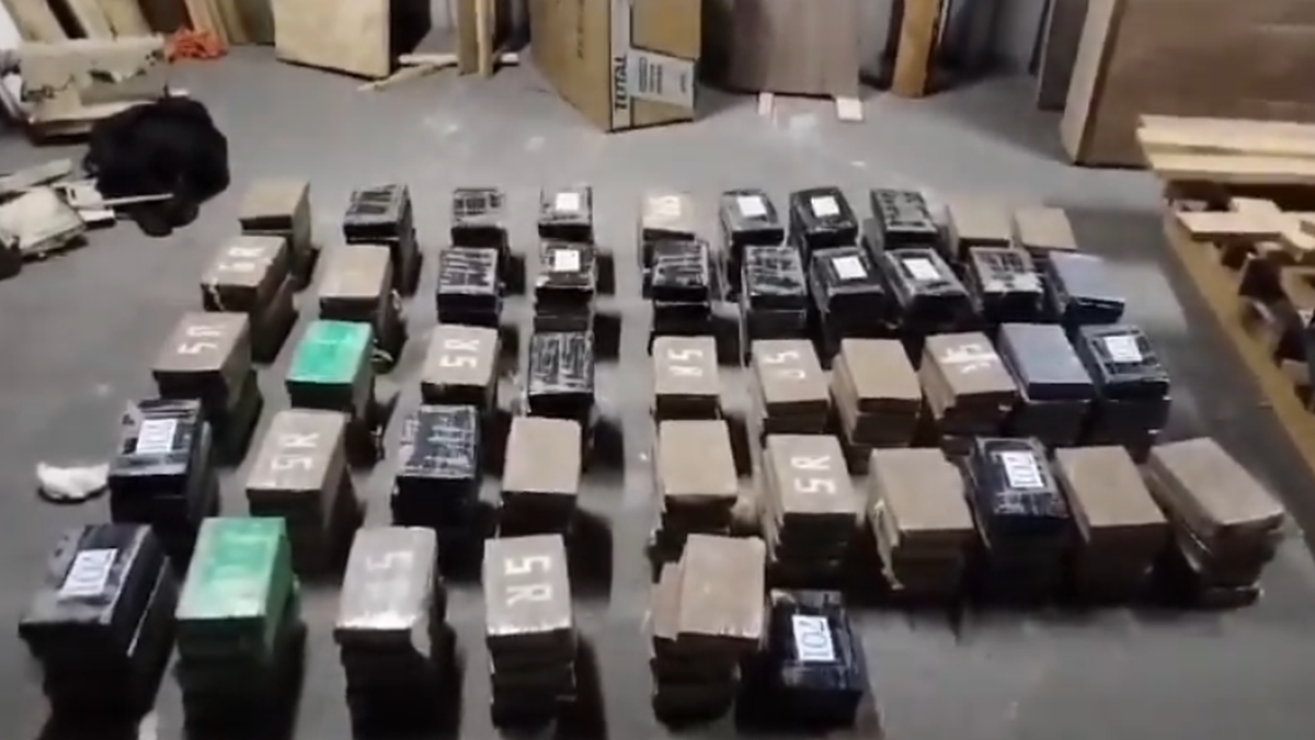 Policía Nacional decomisa más de 200 paquetes con presunta droga en ... Policía Nacional decomisa más de 200 paquetes con presunta droga en ...