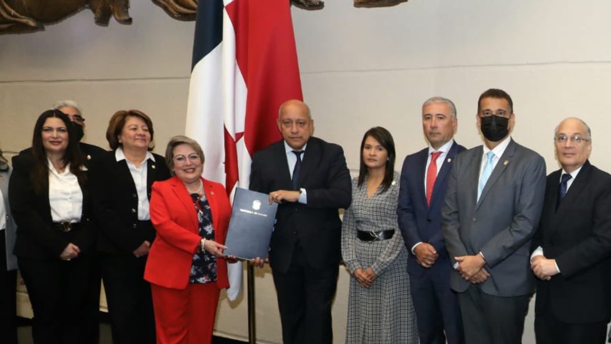 Presidenta de la CSJ presenta anteproyecto que adopta el Código ...