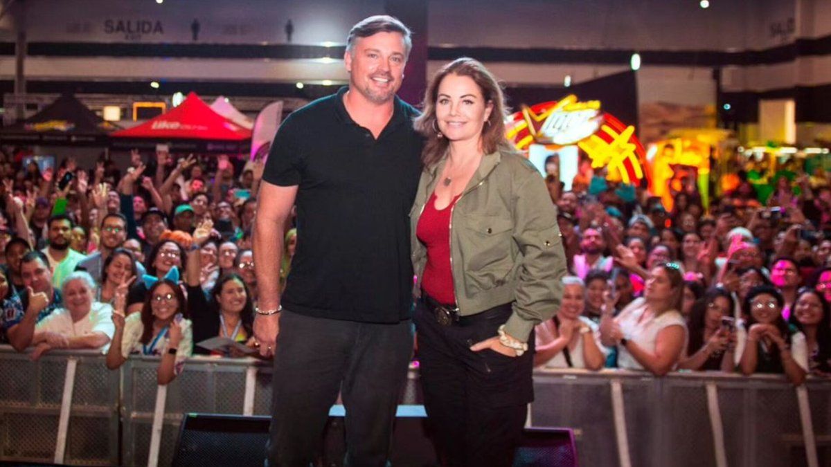 Tom Welling y Erica Durance conquistan a sus fanáticos de la Comic Con ...