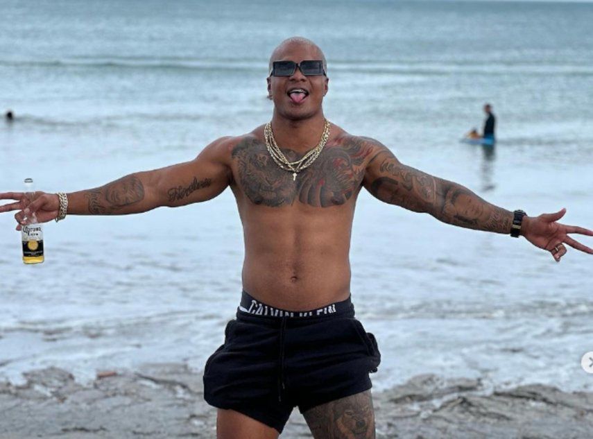 Chamaco reacciona tras haber sido aprehendido con 48 mil dólares