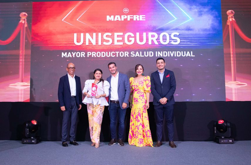 MAPFRE Panamá premia a sus mayores productores de seguros del año 2022