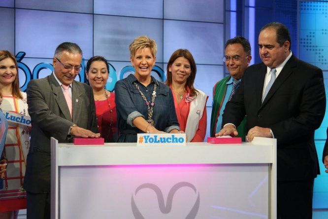 De rosa y celeste se viste Medcom en la lucha contra el cáncer