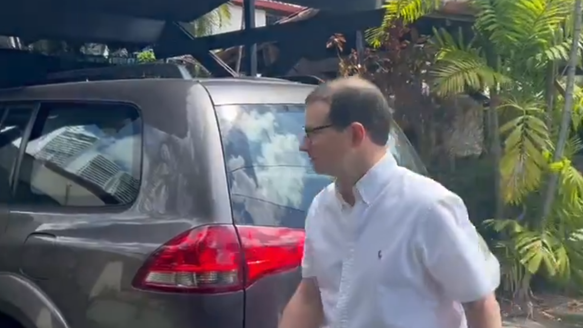 Luis Enrique Martinelli hijo de Ricardo Martinelli llega a la embajada ...