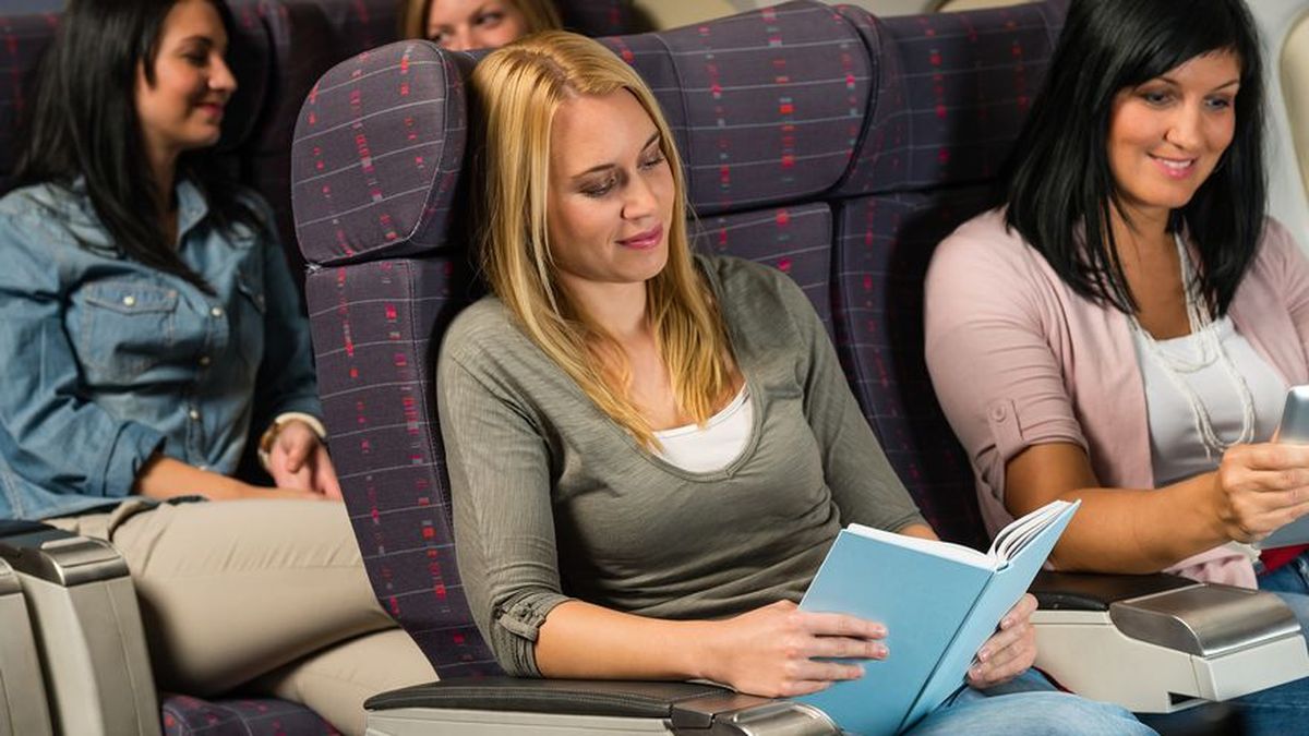 Conozca las reglas de etiqueta al viajar en avión