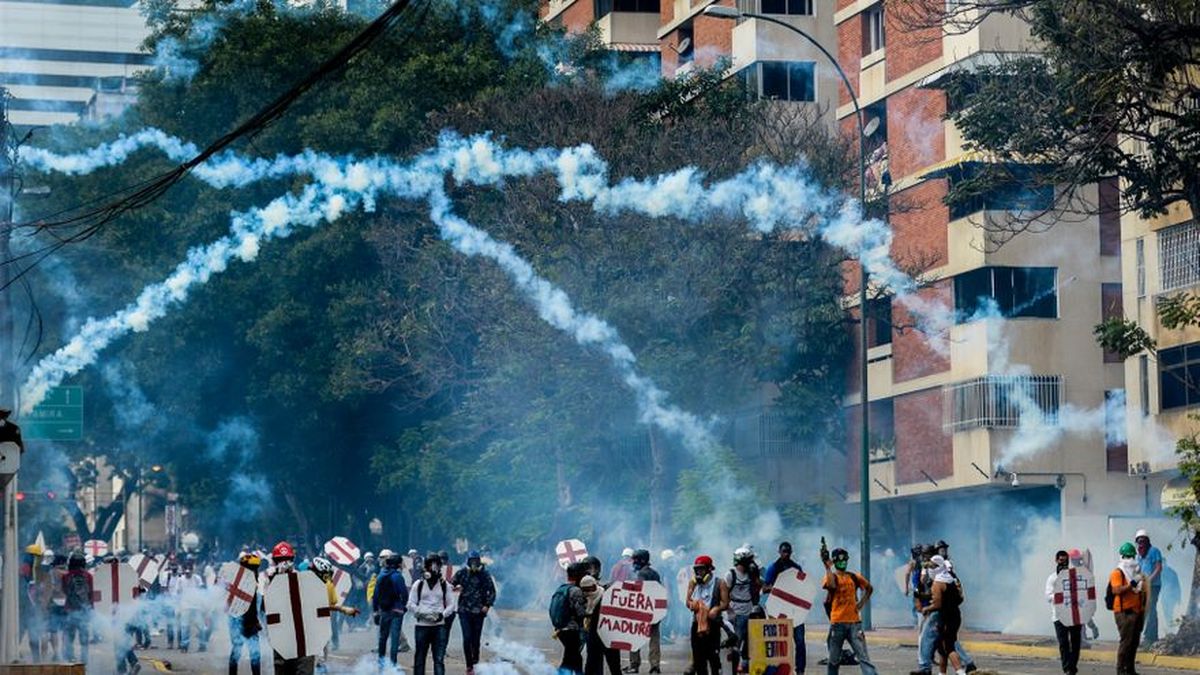 Más de 180 heridos, incluyendo 6 diputados, en protesta opositora en ...