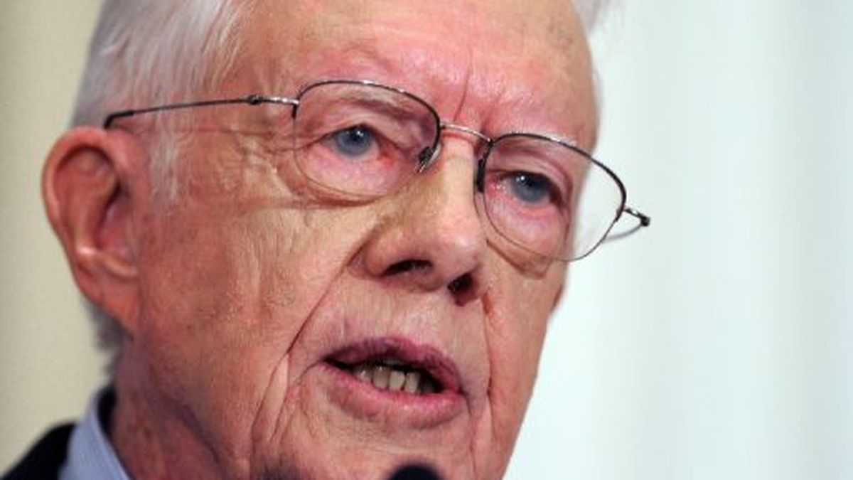 Jimmy Carter elogia a Santos por proceso de paz