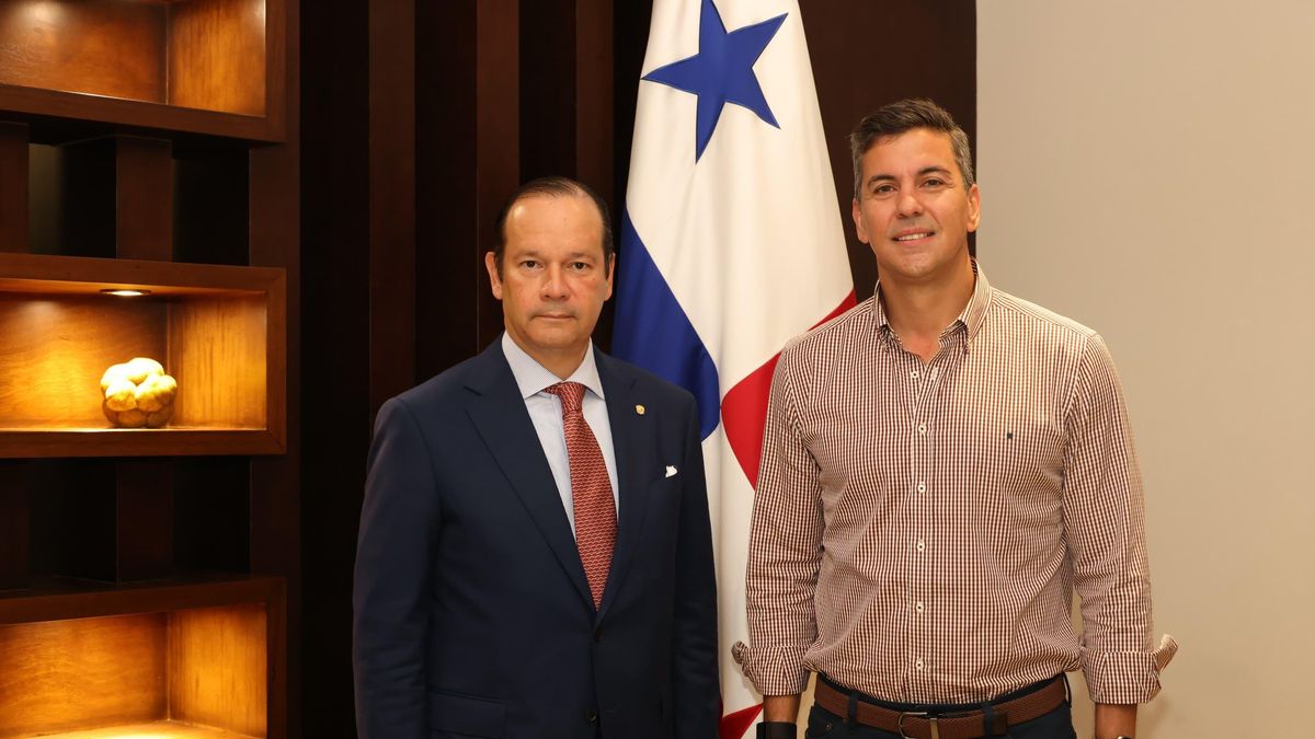 Santiago Peña, presidente de Paraguay, llega a Panamá en visita oficial