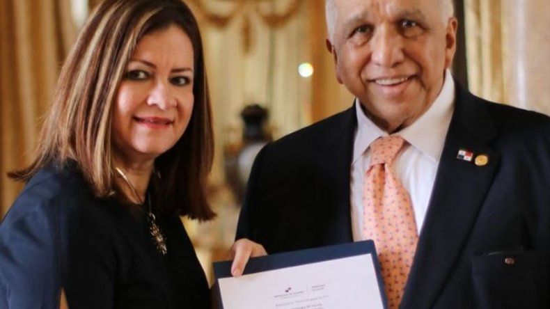 Otorgan la medalla al mérito “Dr. José Renán Esquivel Oses al galeno ...