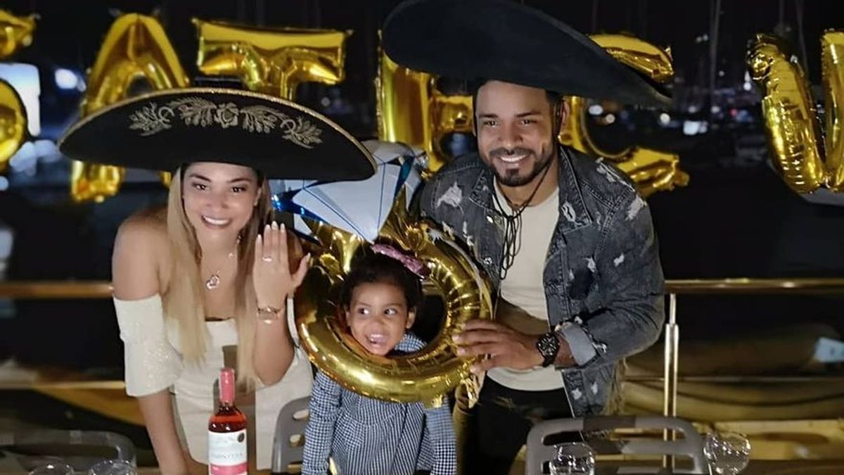 ¡Felicidades! Daniel Domínguez y Julia Castañeda se comprometen en Colombia