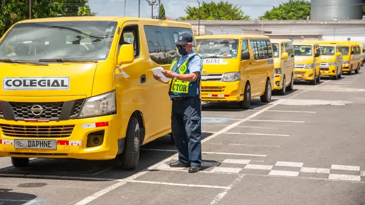 Busitos colegiales: Autoridades de Colón inspeccionan unos 40 vehículos