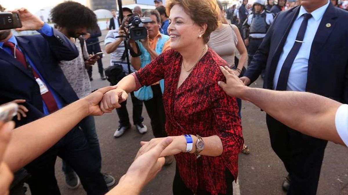 Dilma Rousseff lidera sondeo para ser elegida senadora en Brasil