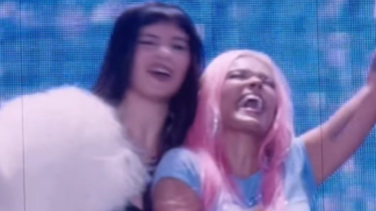 Karol G vive un emotivo momento junto a Nathy Peluso en Argentina