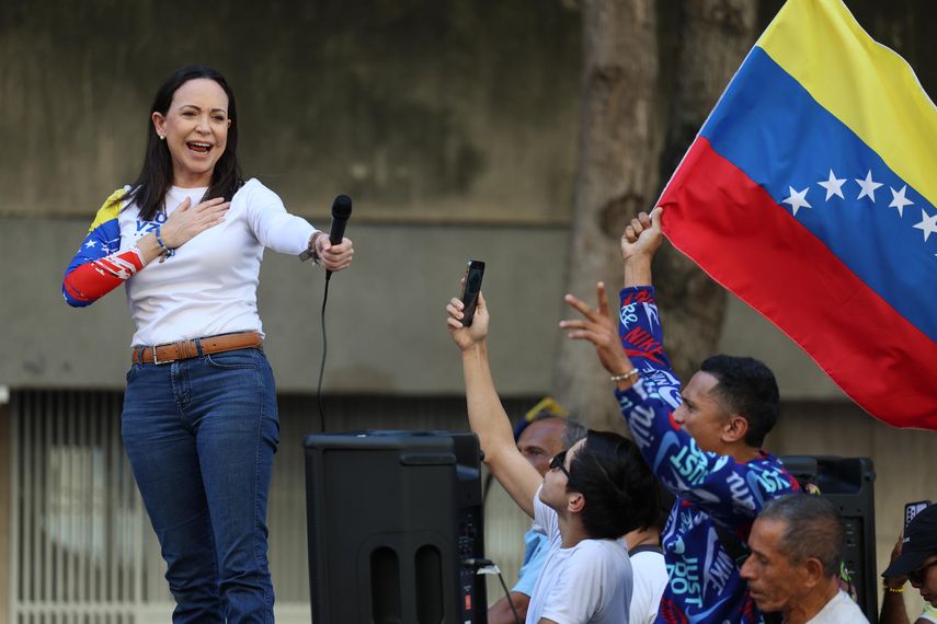 María Corina Machado sufre fractura de vértebra tras salida de Venezuela