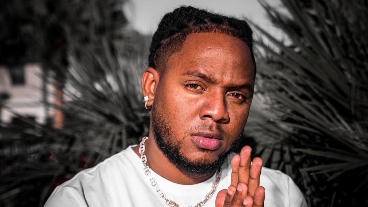 Akim critica a la gente que exige música comercial y no apoya