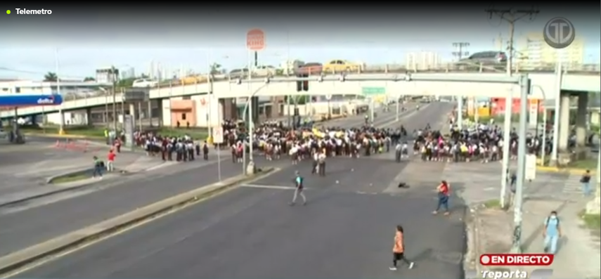 Vía España cerrada por estudiantes del Instituto José Dolores Moscote