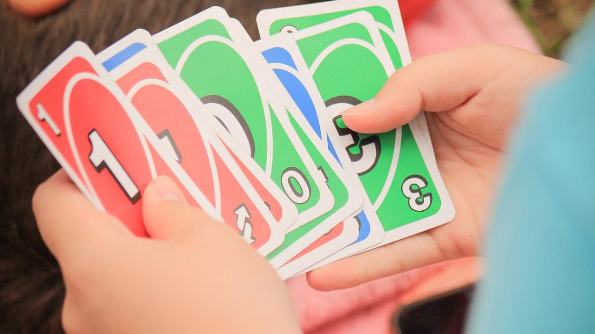 Reglas básicas del UNO para jugar en familia