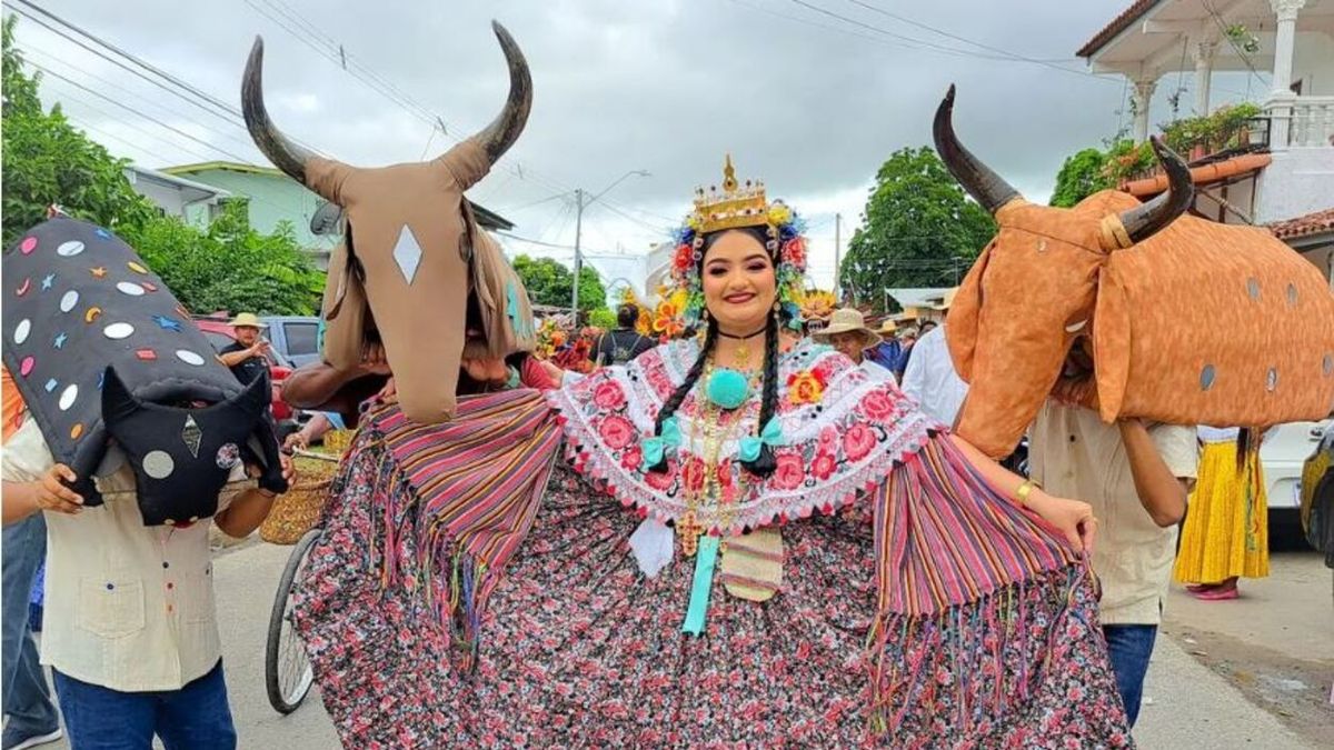 Desfile de las Mil Polleras 2024: Guararé celebra con la Tuna de los 75