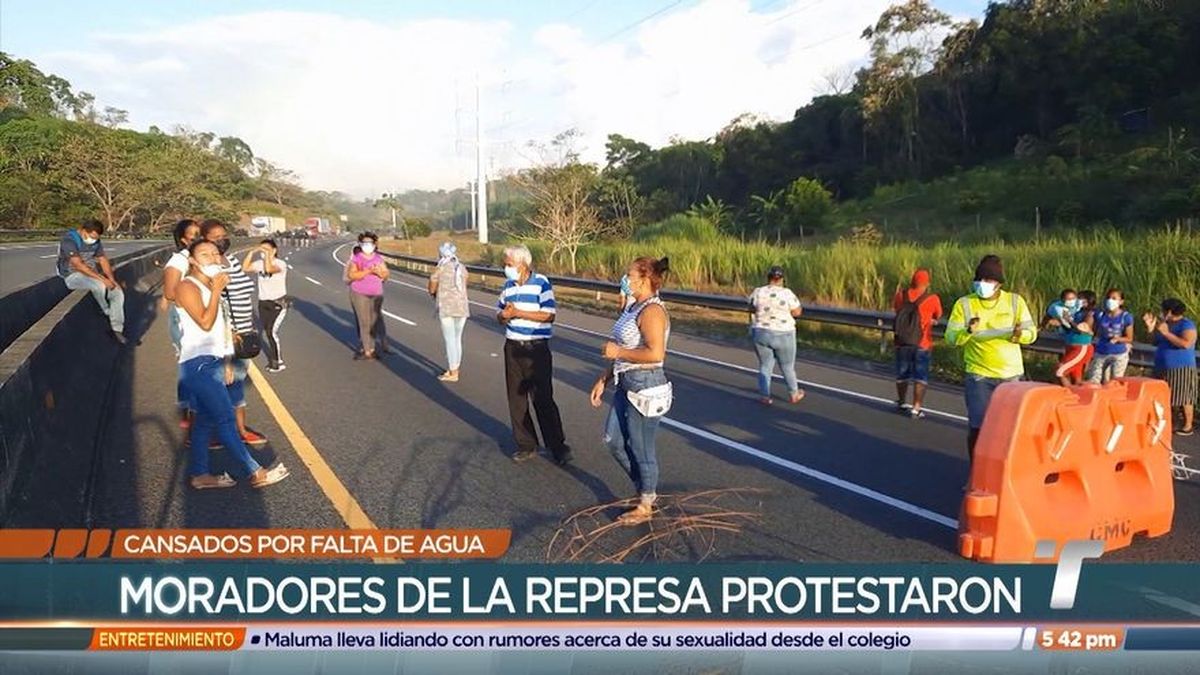 Moradores de La Represa cierran la autopista Panamá-Colón ante la falta ...